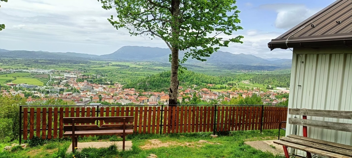 Javno zbiranje ponudb za oddajo nepremičnine v najem - Koča Mladika na ...